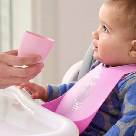 Chicco Silicone Bib With Crumble Catcher 6+ Months - Pink - Makhsoom