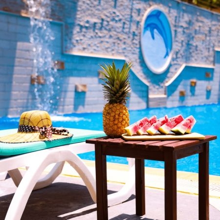 Pool Entrance for Adults & 10 yrs + on Weekends & Weekdays - Makhsoom