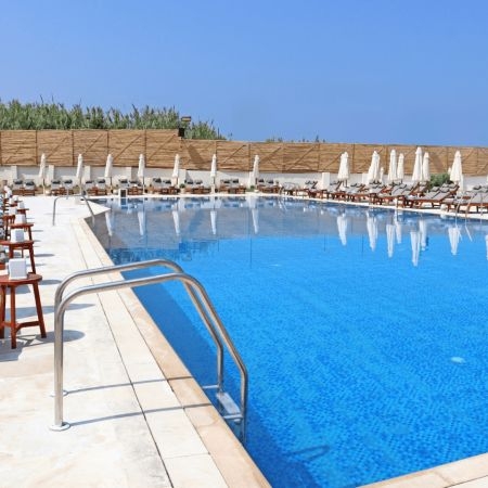 Ladies Beach & Pool Entrance (13+ Only) On Weekdays - Makhsoom