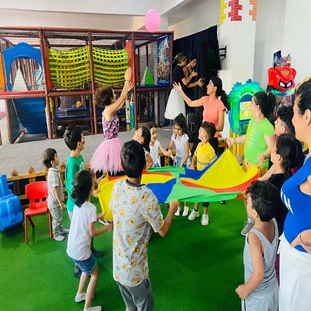 Kids Christmas Party (1 to 8 Years) - Makhsoom