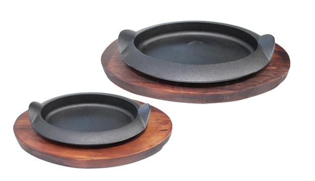 28% Off Oval Cast Iron Sizzling Plate with Wood Tray 18.5cm (Only $16.5 ...