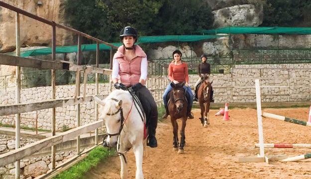 30 min. Horse Back Riding Session - Makhsoom