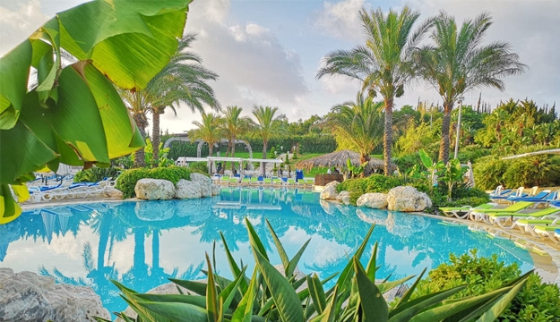 Pool Entrance Valid on Weekends , Weekdays & Holidays - Makhsoom