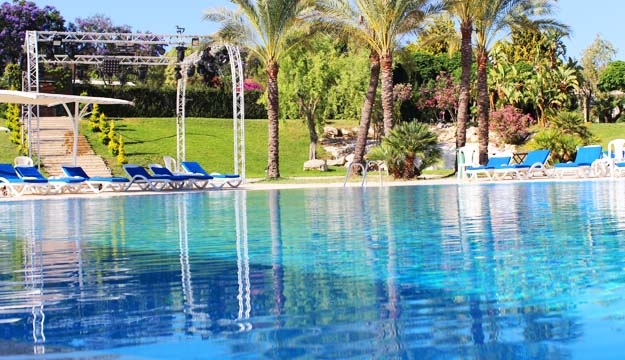 Pool Entrance Valid on Weekends , Weekdays & Holidays - Makhsoom