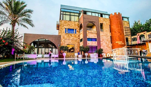 1-Night Stay For Two in a Standard Room - Makhsoom